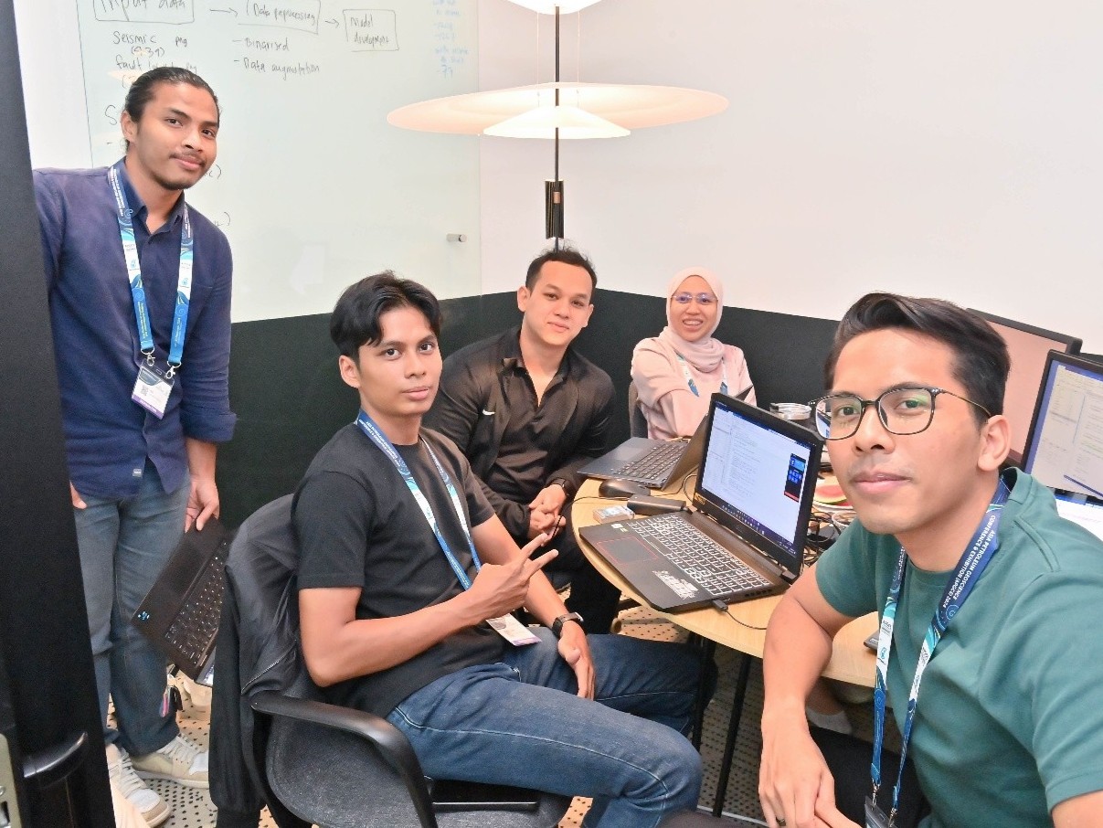 UPM Team Wins APGCE GeoHackathon 2024 with AI Fault Line Detection Model